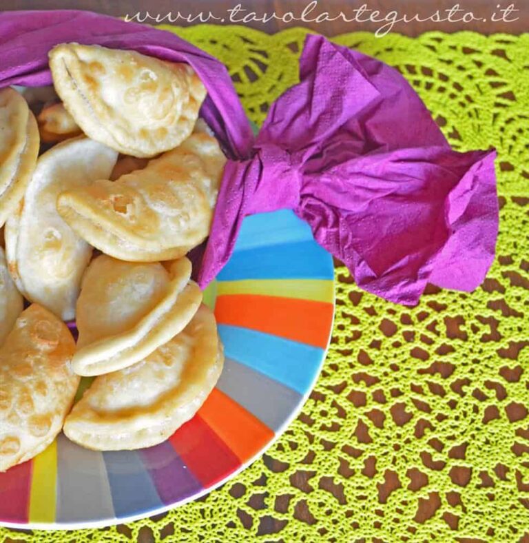 Focaccine ripiene di stracchino - Ricetta Focaccine ripiene