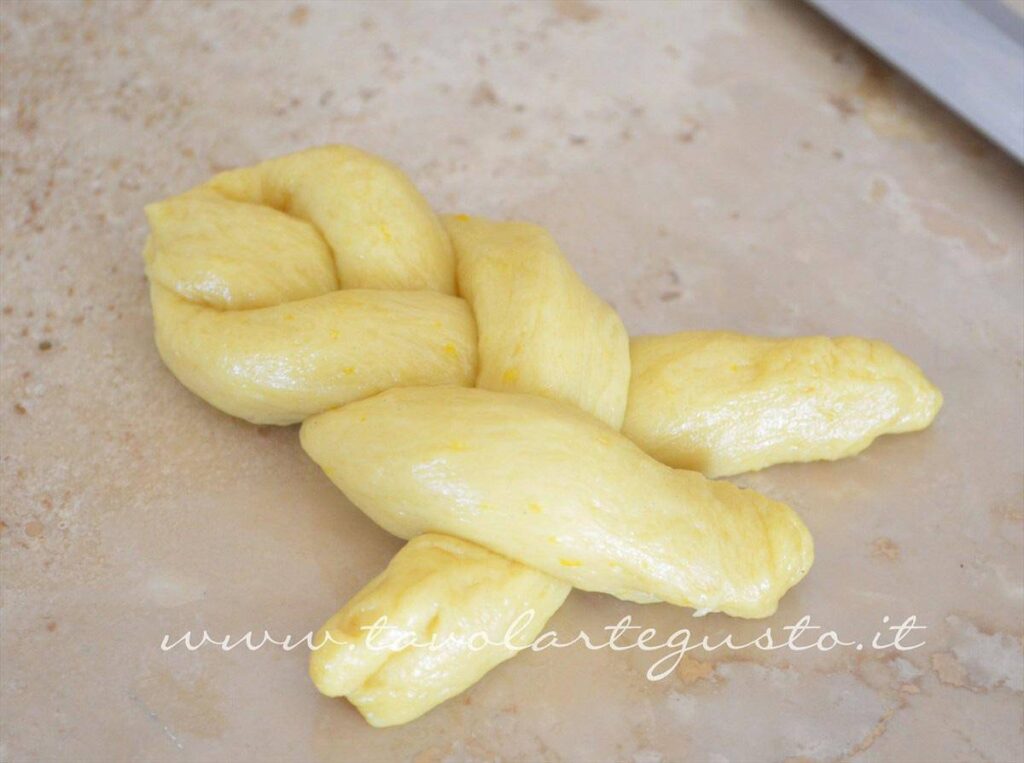 Trecce dolci -Trecce brioche - Ricetta Trecce dolci Tavolartegusto