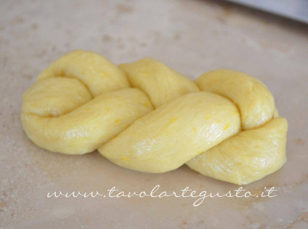 Trecce dolci -Trecce brioche - Ricetta Trecce dolci Tavolartegusto