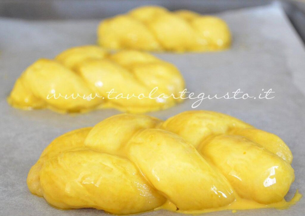 Trecce dolci -Trecce brioche - Ricetta Trecce dolci Tavolartegusto