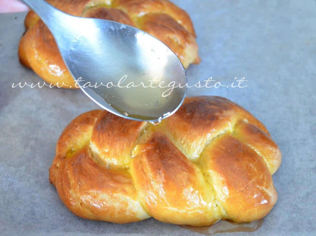 Trecce dolci -Trecce brioche - Ricetta Trecce dolci Tavolartegusto