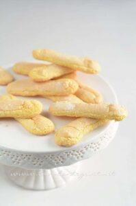 Savoiardi fatti in casa, la Ricetta originale passo passo (facile!)