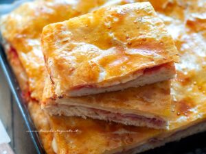 Parigina: la Pizza parigina tipica napoletana (Ricetta originale)