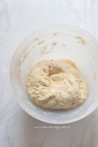 Torta al testo: la Ricetta originale della Crescia umbra (velocissima!)