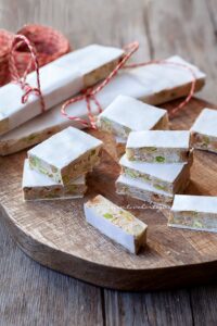Torrone: la Ricetta originale come fare il Torrone morbido bianco