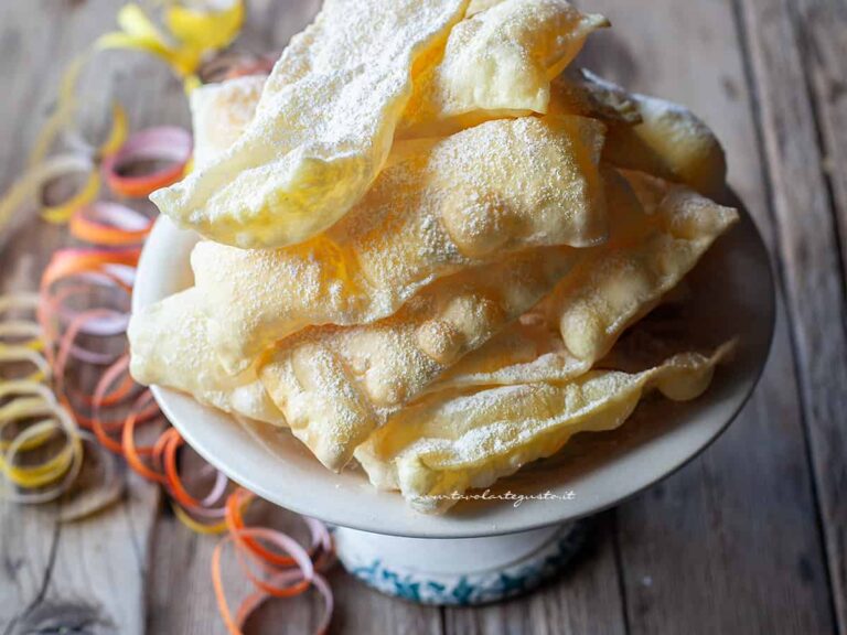 Crostoli: Ricetta originale dei Crostoli di Carnevale (leggeri e con le ...