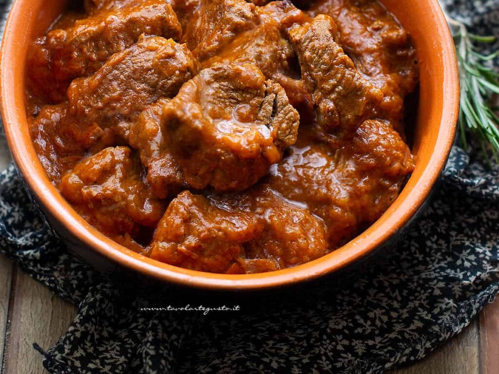 Gulash: la Ricetta originale passo passo del Gulasch ungherese