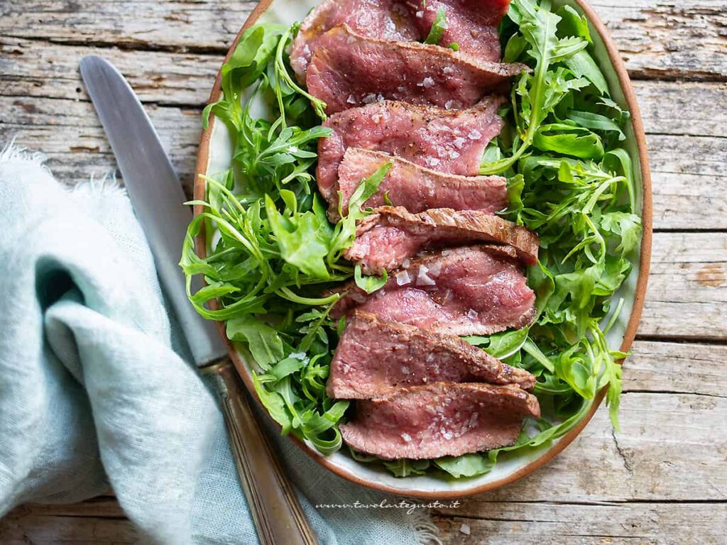 Tagliata di manzo: Ricetta e Segreti come cucinare la tagliata perfetta!