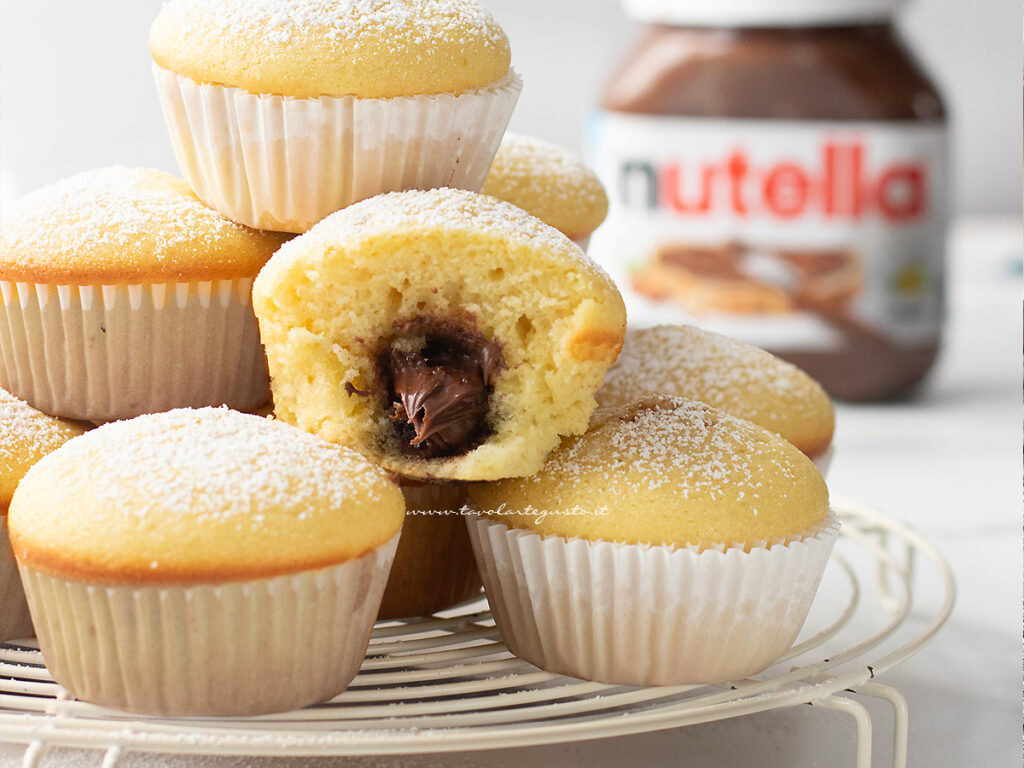 Muffin alla Nutella (morbidissimi, con ripieno cremoso) Ricetta super ...