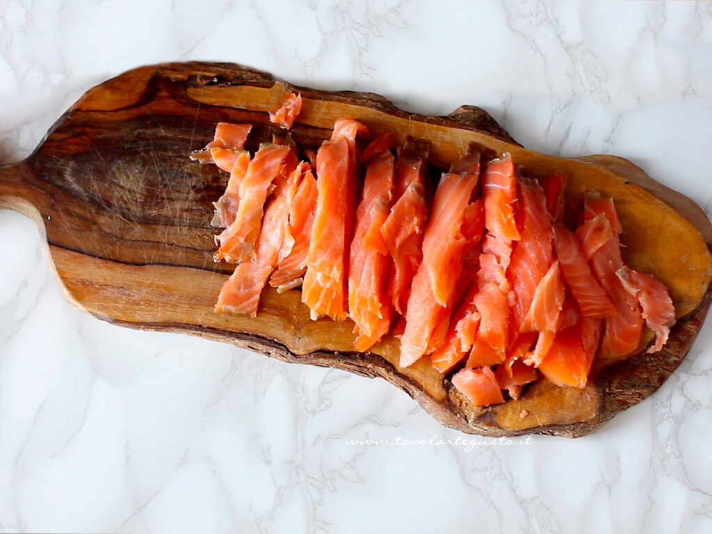 Pasta al salmone affumicato : Ricetta e Video di Tavolartegusto