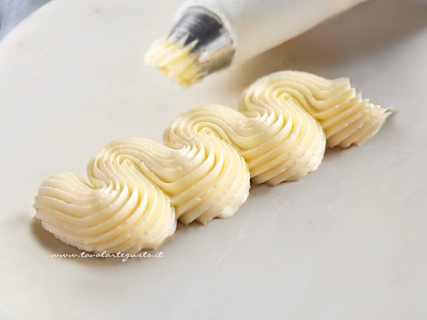 Crema mousseline: Ricetta originale (facile!) Tavolartegusto