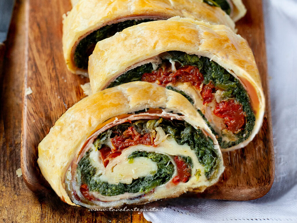 Strudel salato (Ricetta base e varianti) veloce e facile!