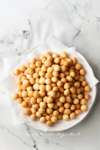 Pignolata messinese (glassata): Ricetta originale - Tavolartegusto