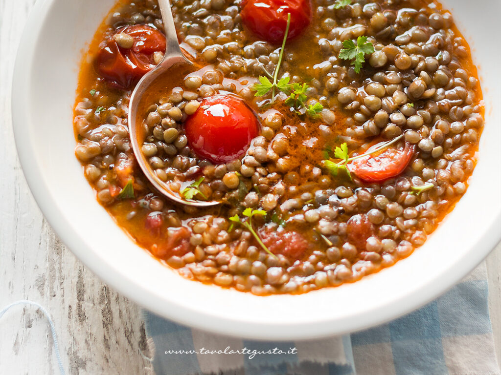 Zuppa di lenticchie : Ricetta tradizionale, veloce di Tavolartegusto